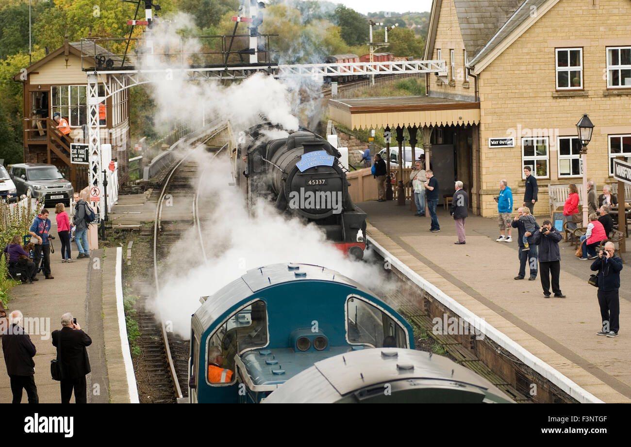 James bond goldeneye train hi-res stock photography and images - Alamy