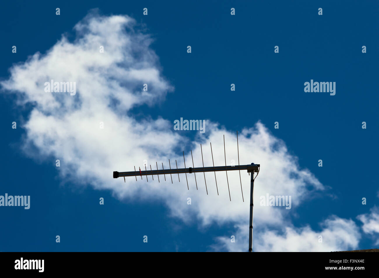 Antenna sky hi-res stock photography and images - Alamy
