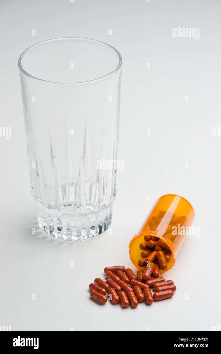 Pregabalin Lyrica capsules Stock Photo - Alamy