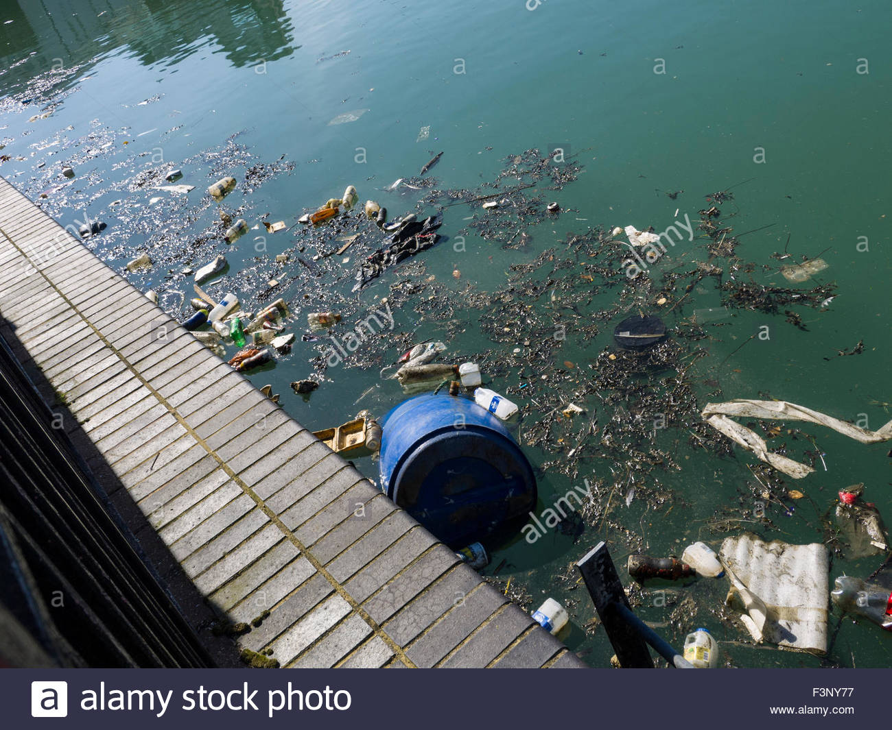 Rubbish In Water Stock Photos & Rubbish In Water Stock Images - Alamy