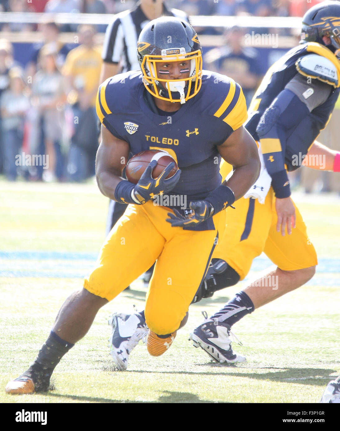 Toledo, OH, USA. 10th Oct, 2015. Toledo's Terry Swanson #2 make a cut ...