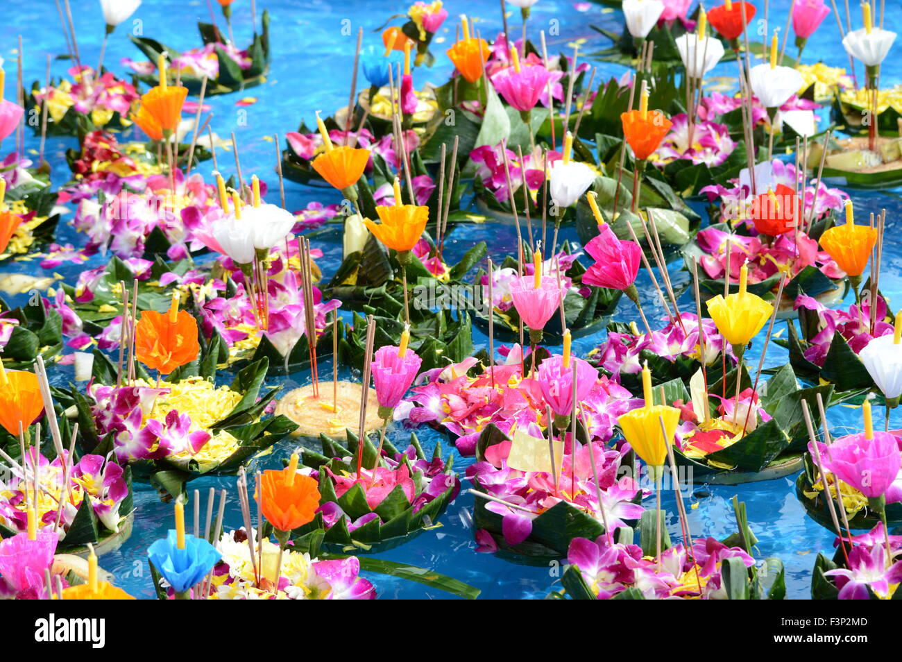 Loy krathong krathongs hi-res stock photography and images - Alamy