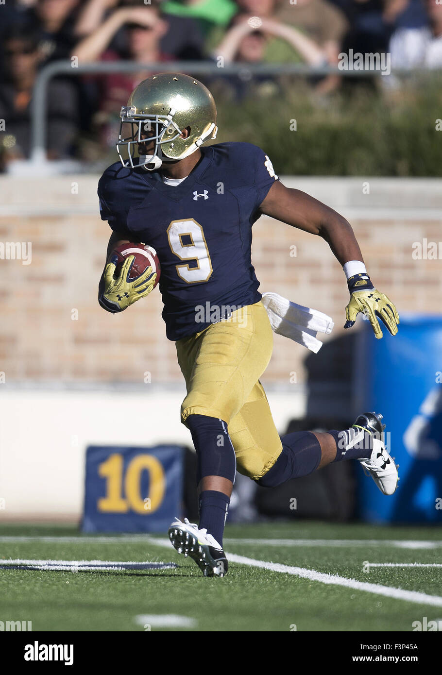 South Bend, Indiana, USA. 10th Oct, 2015. Notre Dame wide receiver C.J ...