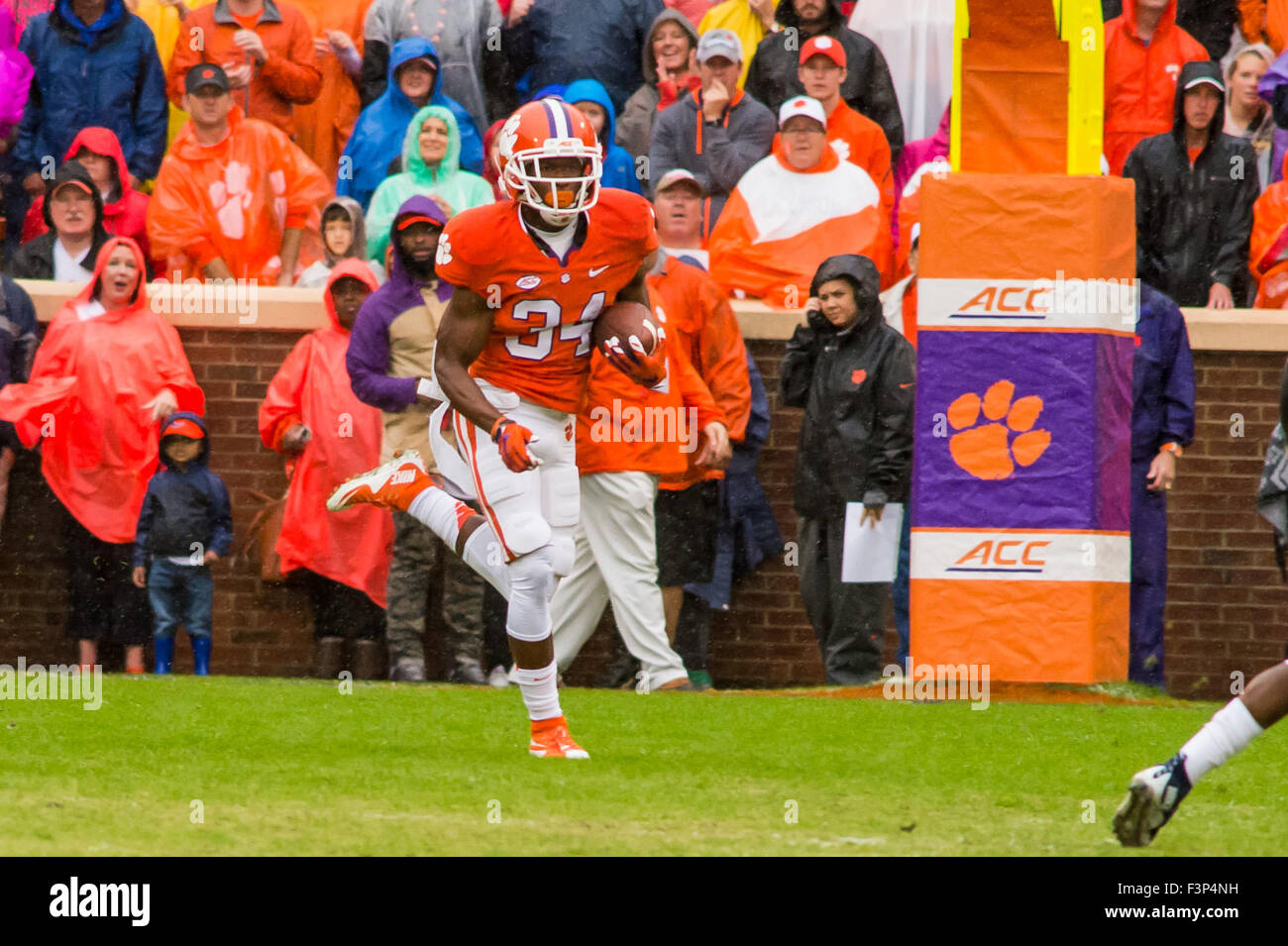 Clemson Tigers wide receiver Ray Ray McCloud (34) returns a kickoff ...