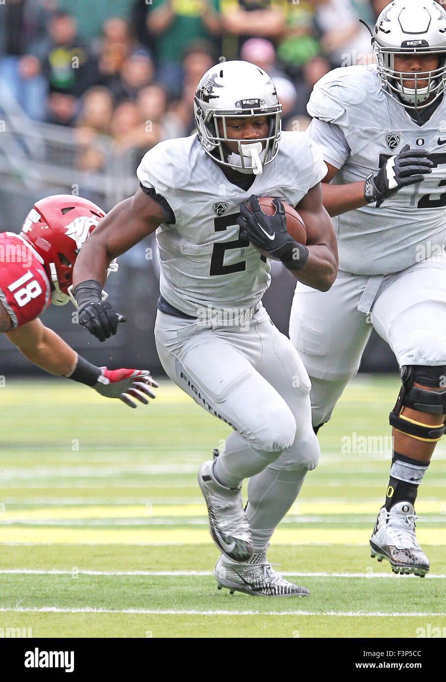 Autzen Stadium, Eugene, OR, USA. 10th Oct, 2015. Oregon Ducks running ...