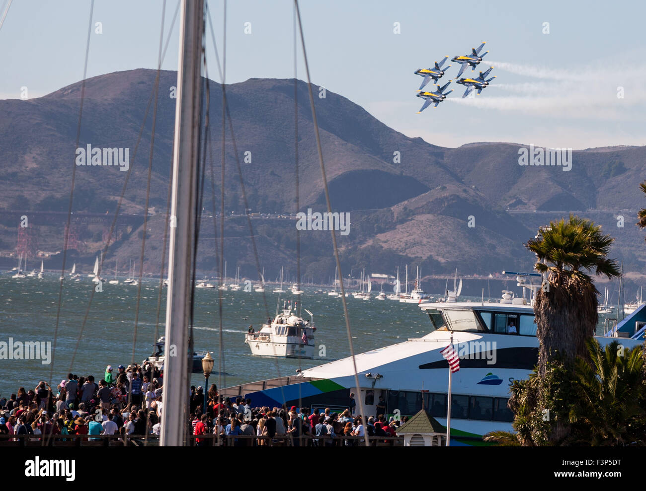 San francisco fleet week 2015 hi-res stock photography and images - Alamy