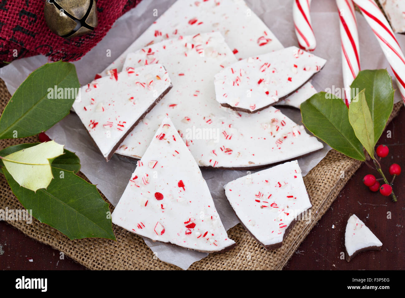 Dark red white edges hi-res stock photography and images - Alamy