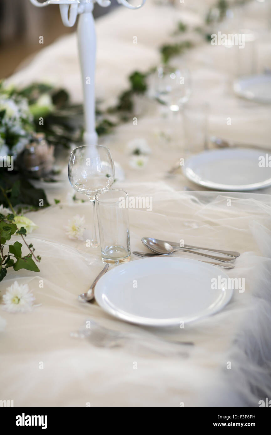 Wedding table service hi-res stock photography and images - Alamy