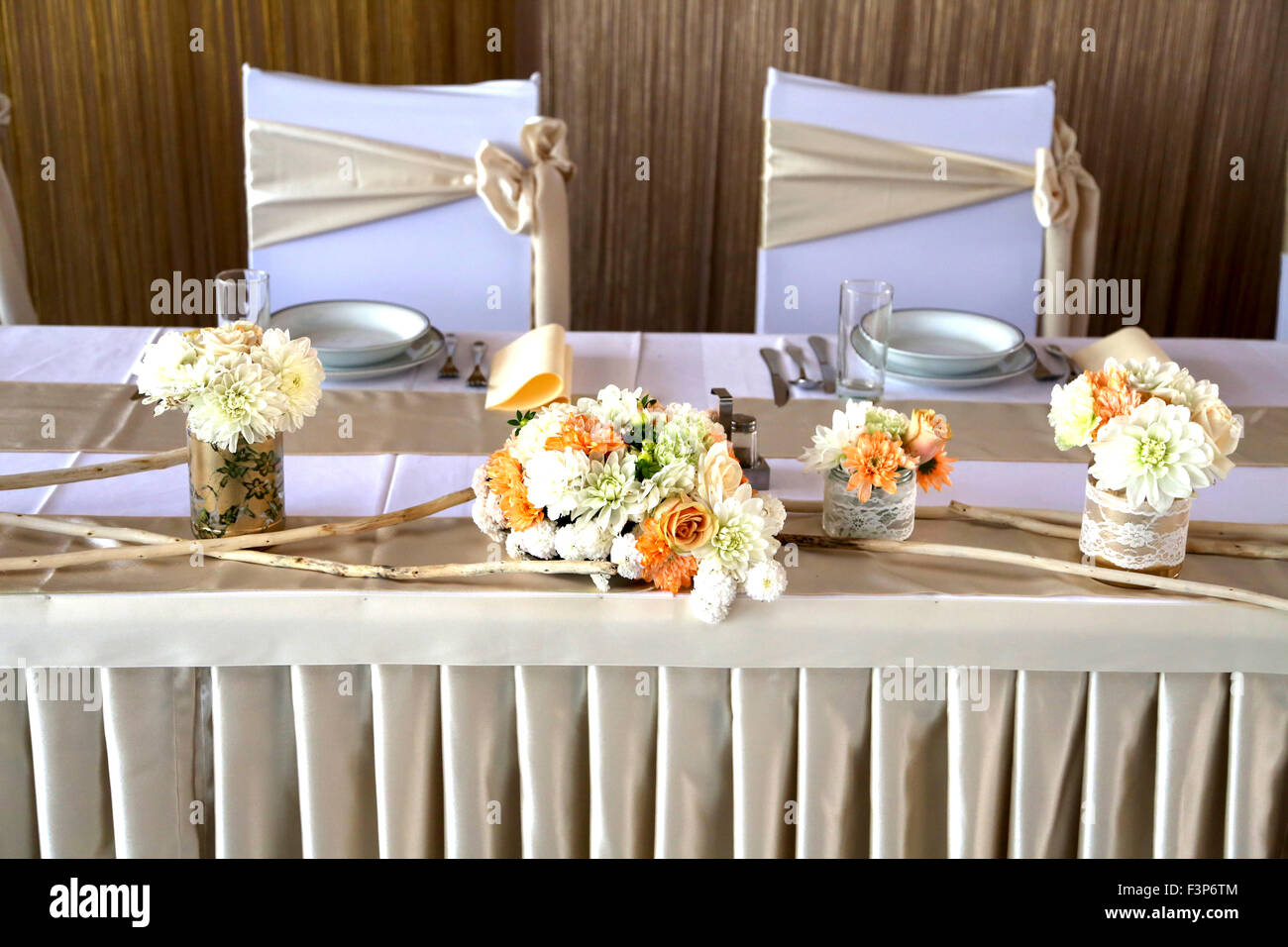 Wedding table service hi-res stock photography and images - Alamy
