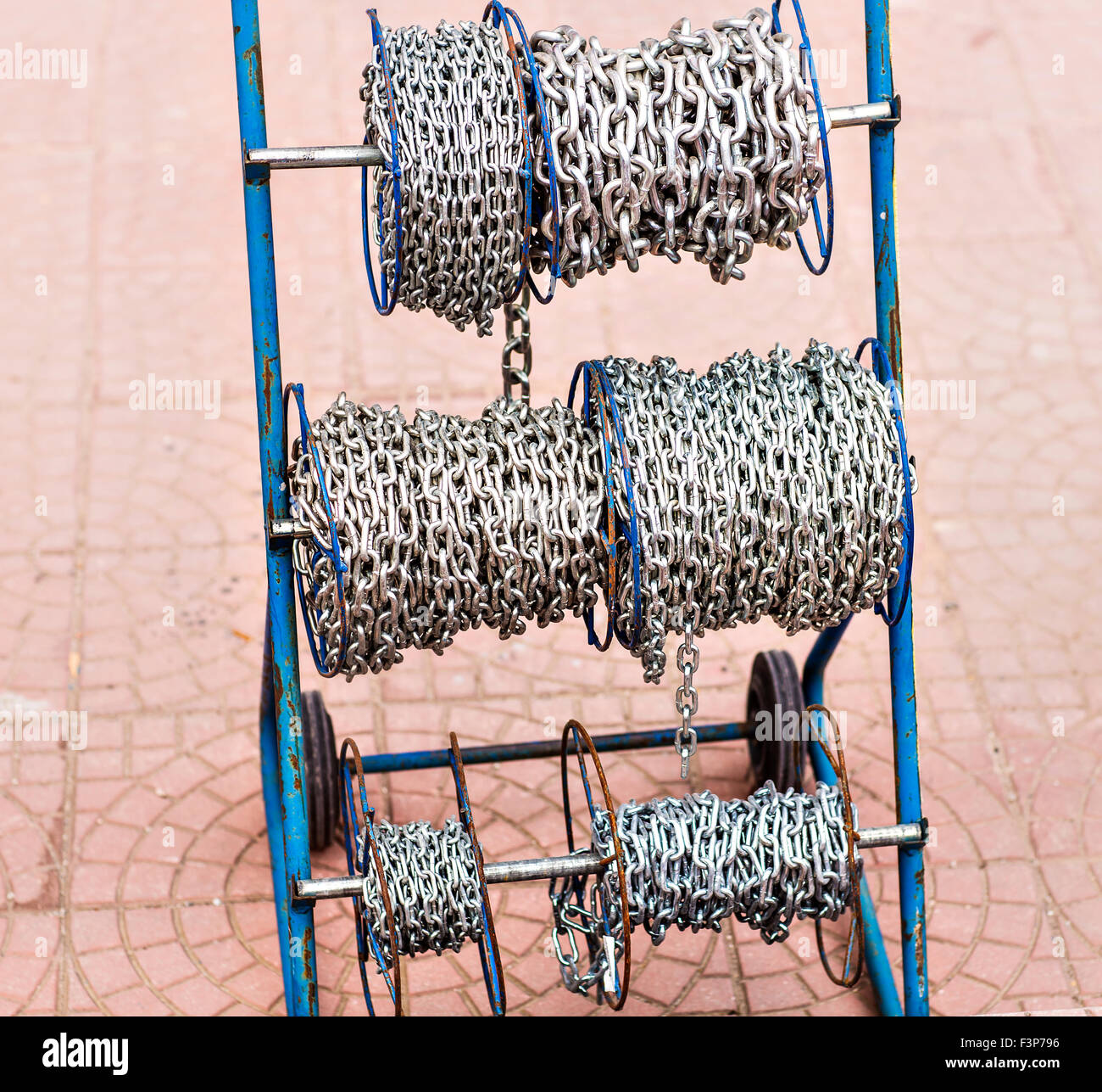 metal chain, a bunch of chains Stock Photo - Alamy