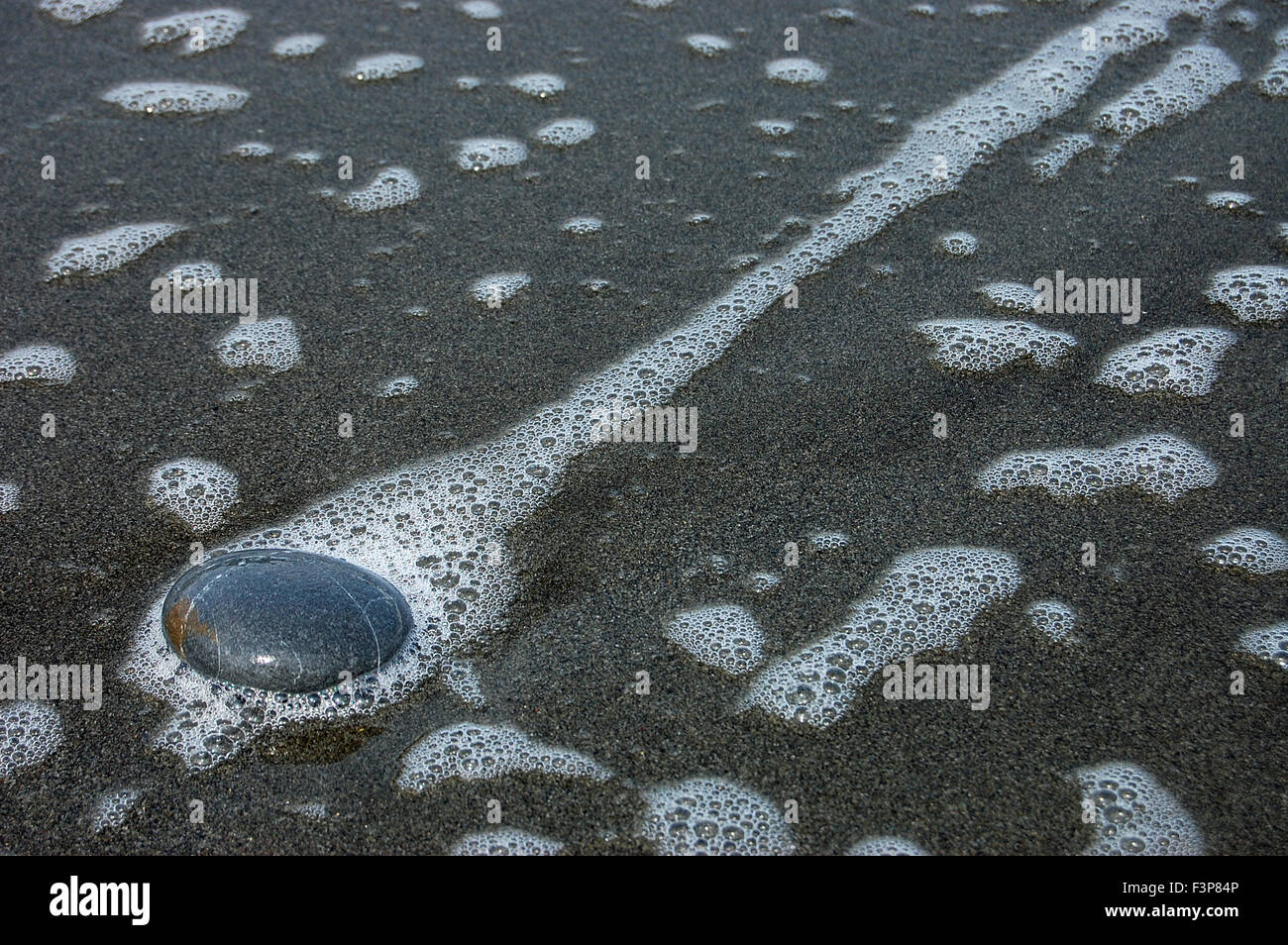 Black pebble beach hi-res stock photography and images - Alamy