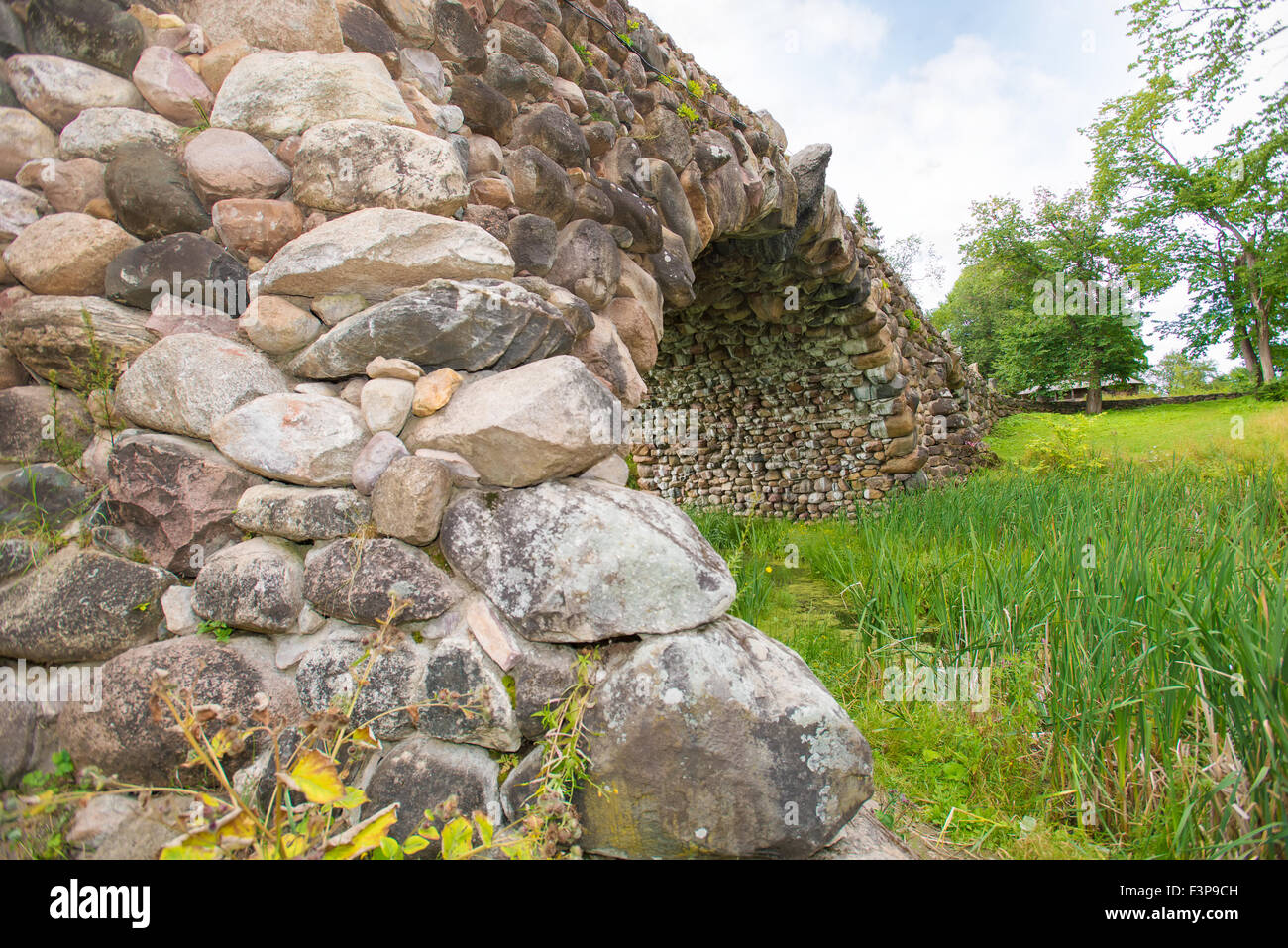 Hundred-meter boulder-arch bridge with two grotto - aviary, called by ...