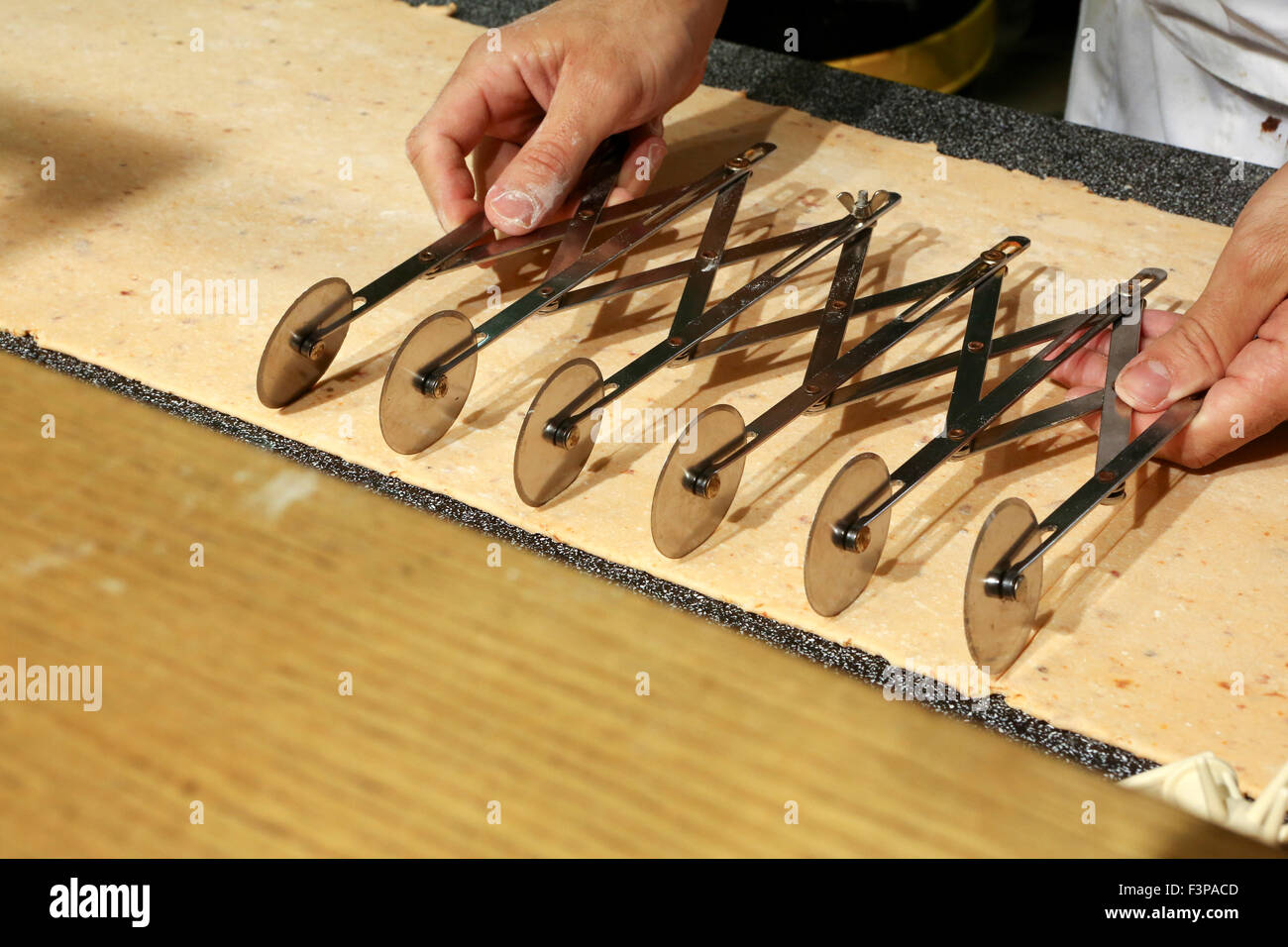 Hand hands bake bakery hi-res stock photography and images - Alamy