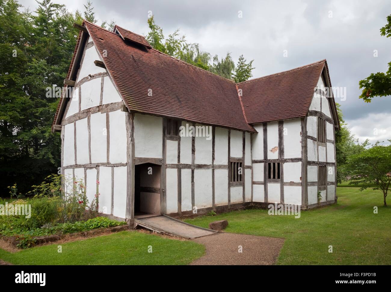 Tudor house england hi-res stock photography and images - Alamy