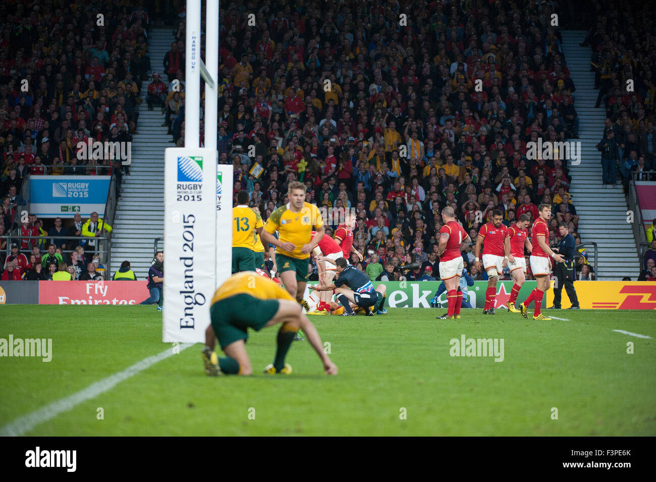 Twickenham Stadium, London, UK. 10th October, 2015. Australian Fly-Half ...