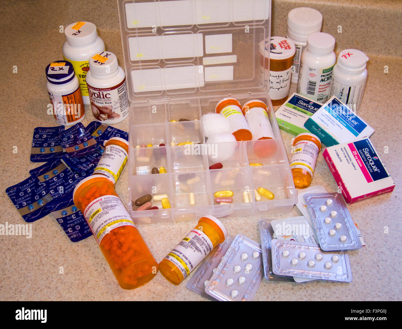 Prescription medications, vitamins and supplements Stock Photo - Alamy