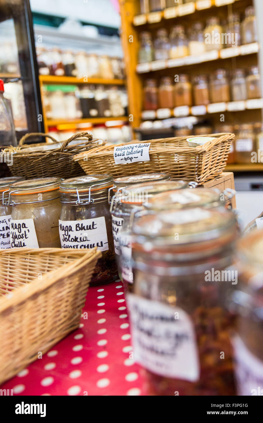 Spice booth at the food market hi-res stock photography and images - Alamy