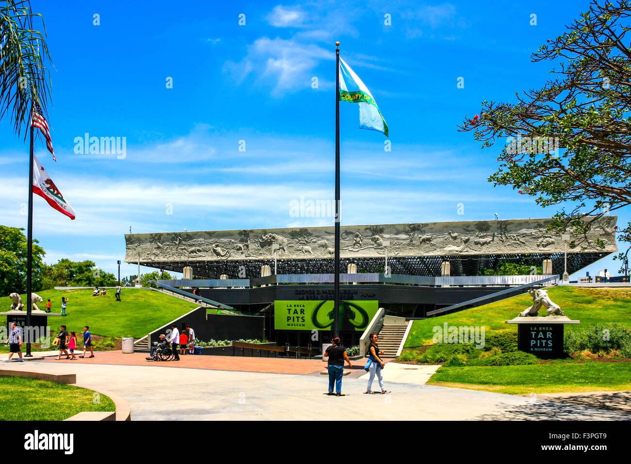 The La Brea Tar Pits museum in Hancock Park Los Angeles Stock Photo - Alamy