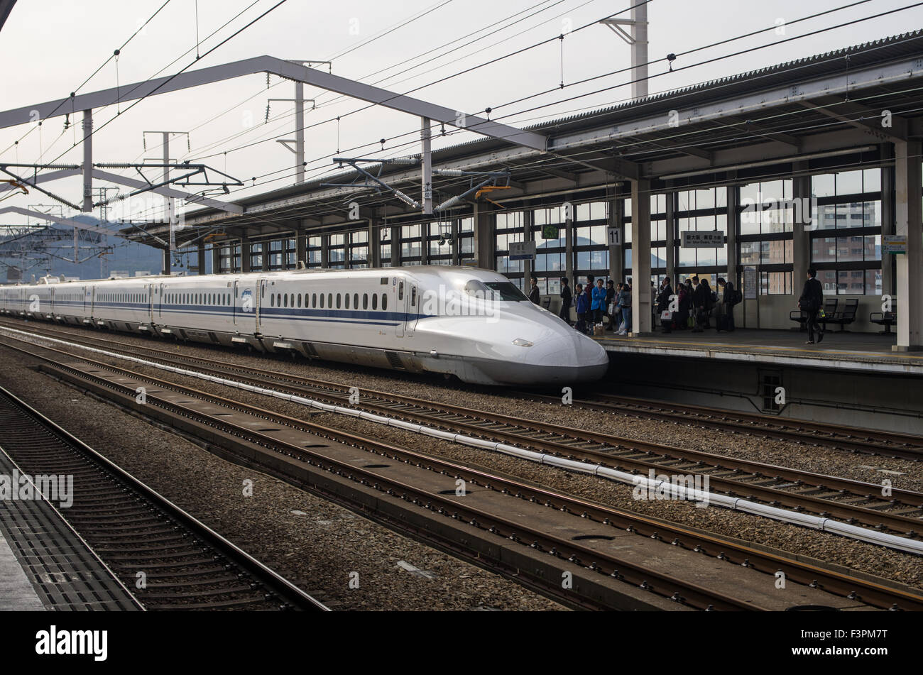 Japanese n700 shinkansen train hi-res stock photography and images - Alamy