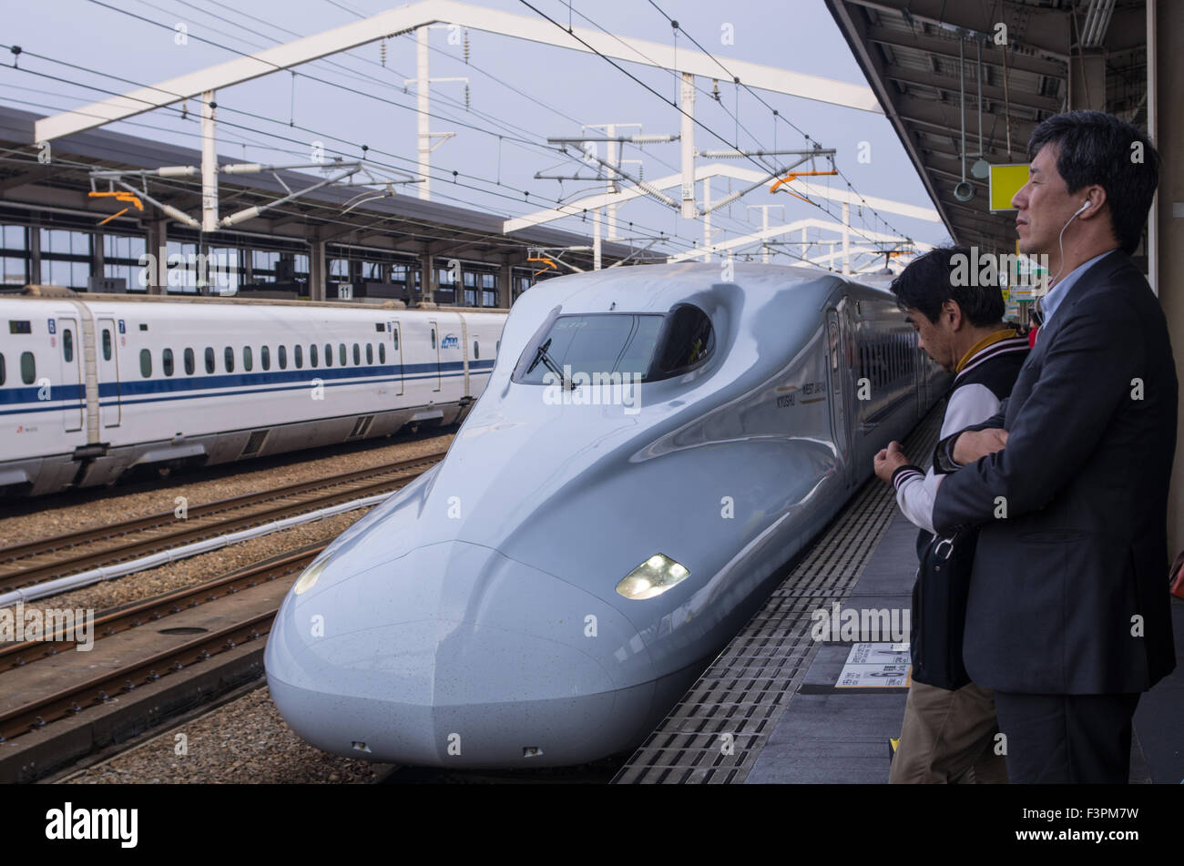 Shinkansen series n700 hi-res stock photography and images - Alamy