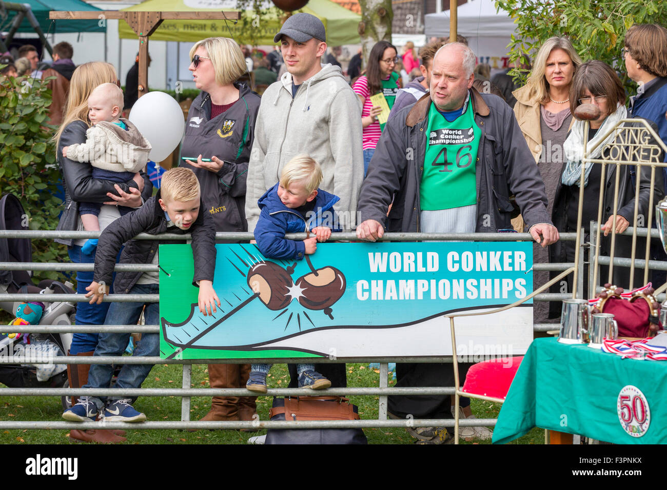 World conker championship hi-res stock photography and images - Alamy