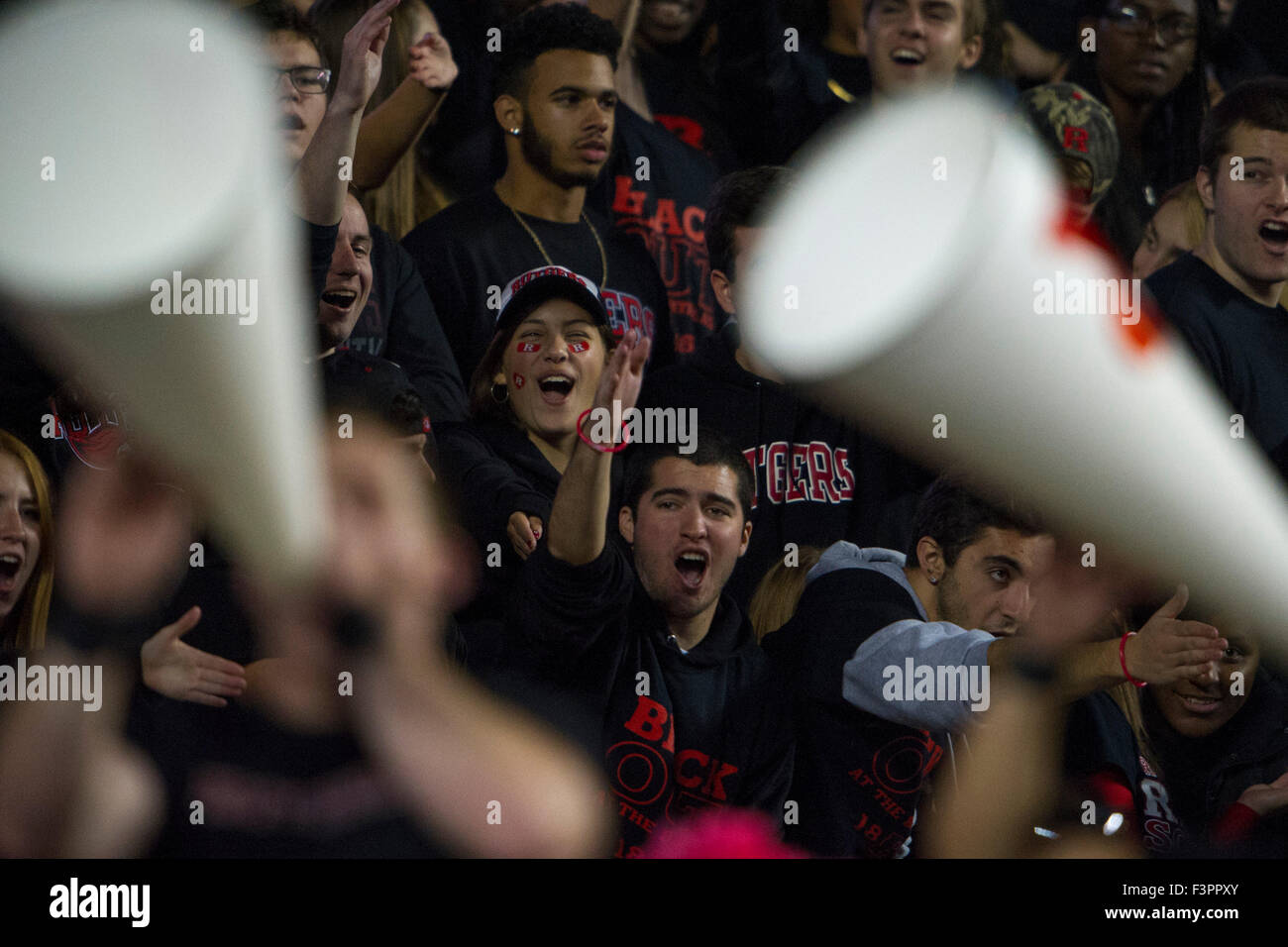 Fans rutgers scarlet knights cheer hi-res stock photography and images ...