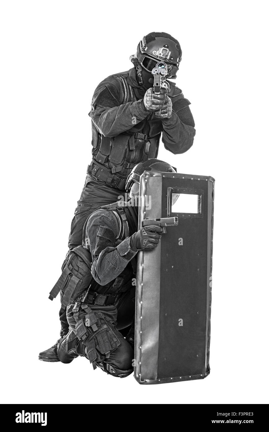 SWAT officers with ballistic shield Stock Photo - Alamy