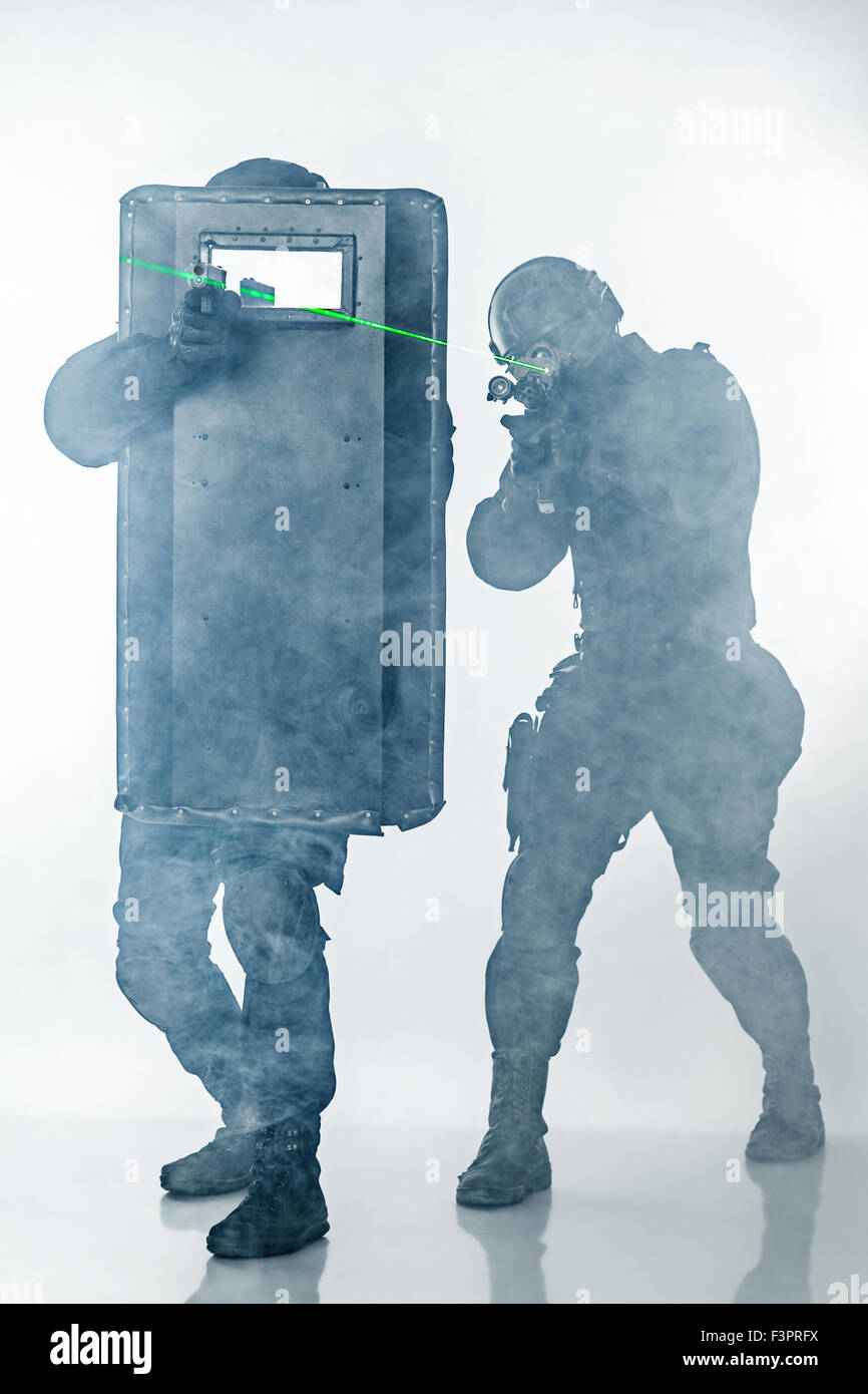 Police officers SWAT Stock Photo - Alamy