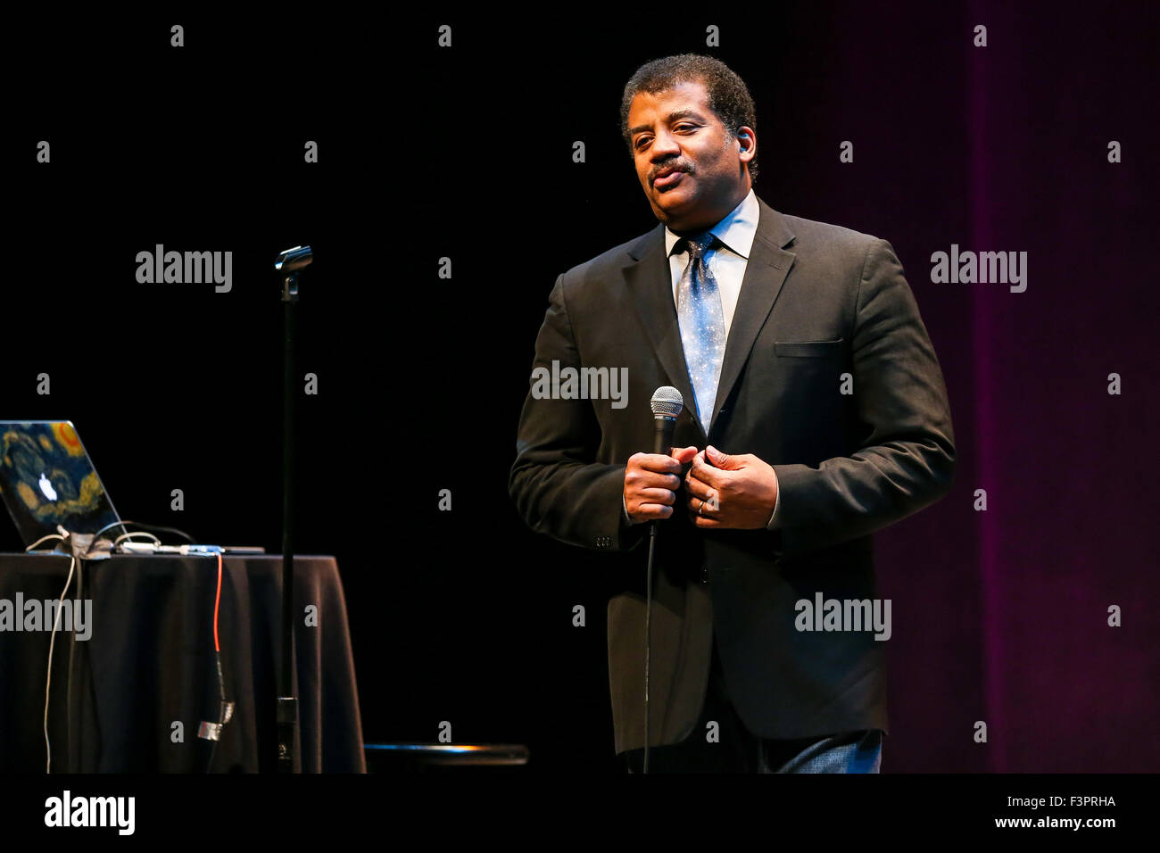 Neil degrasse tyson and sky hi-res stock photography and images - Alamy