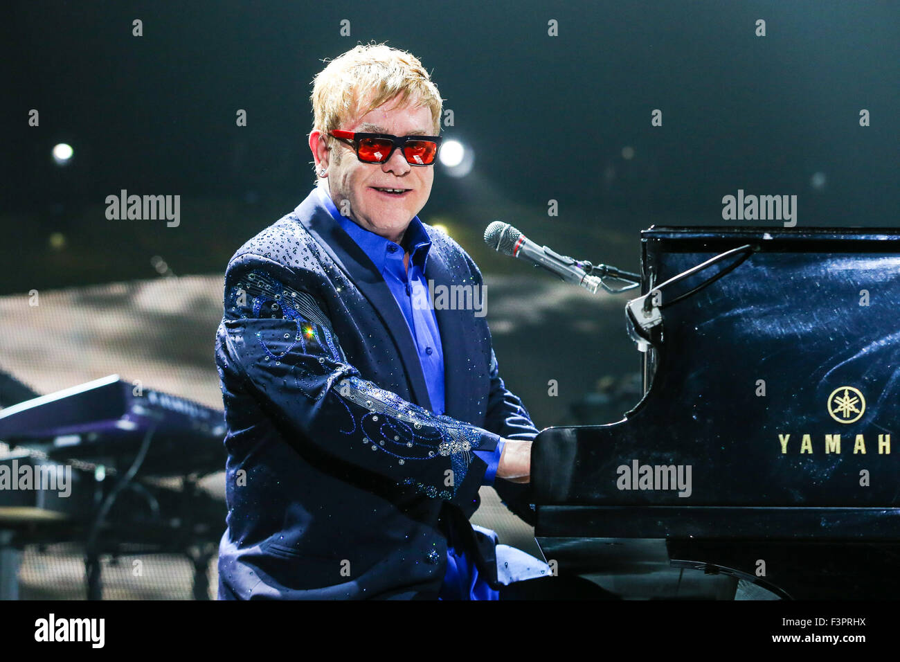 Young elton john hi-res stock photography and images - Alamy