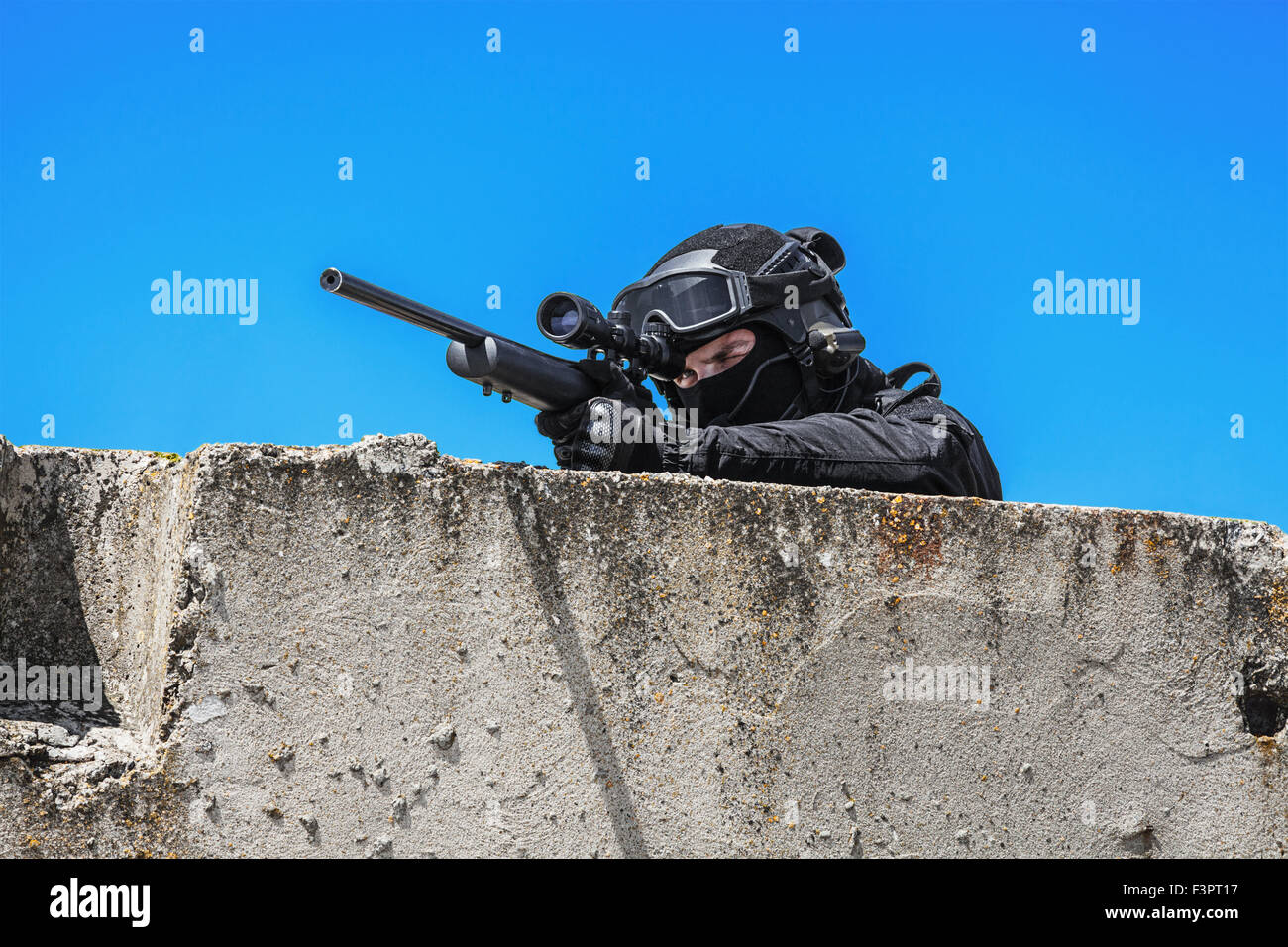 Police sniper in action Stock Photo - Alamy