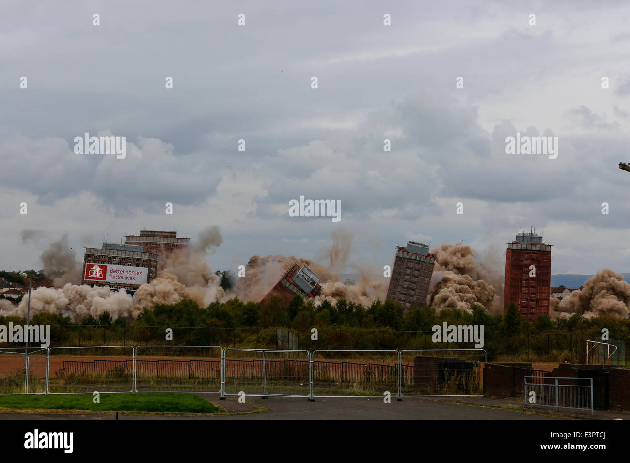 Building demolition explosion hi-res stock photography and images - Alamy