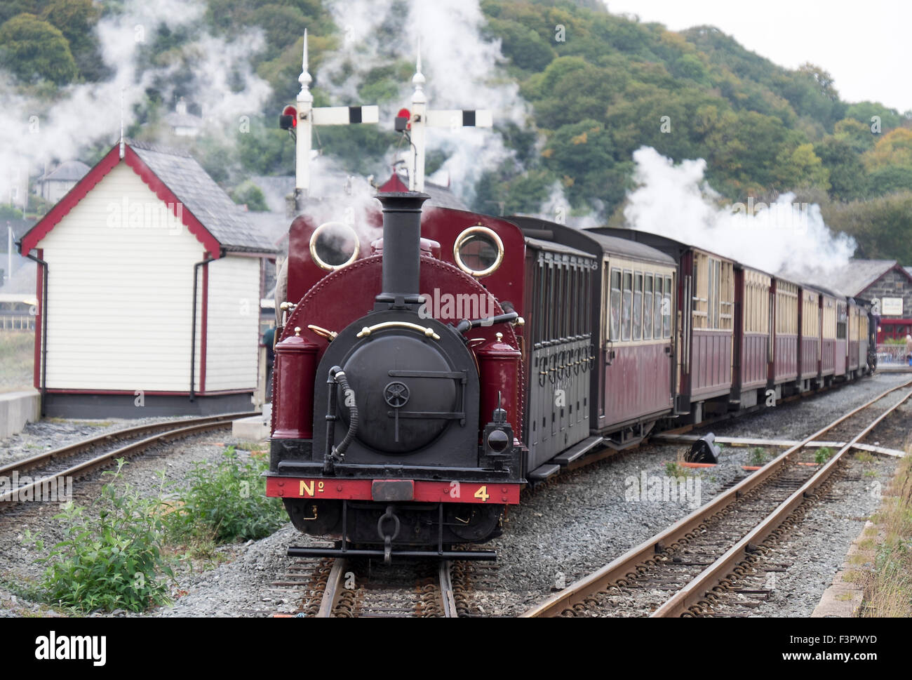Victorian Steam On the welsh coast, Victorian weekend, porthmadog Stock ...
