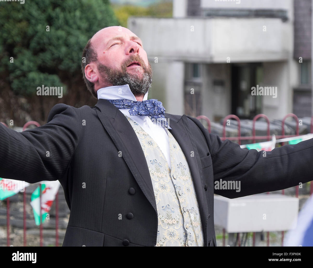 Charles Dickens great great grandson, Gerald, Re enacts at a victorian ...