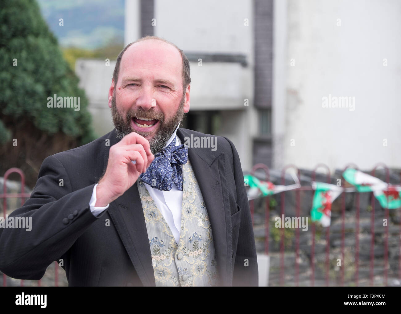Charles Dickens great great grandson, Gerald, Re enacts at a victorian ...