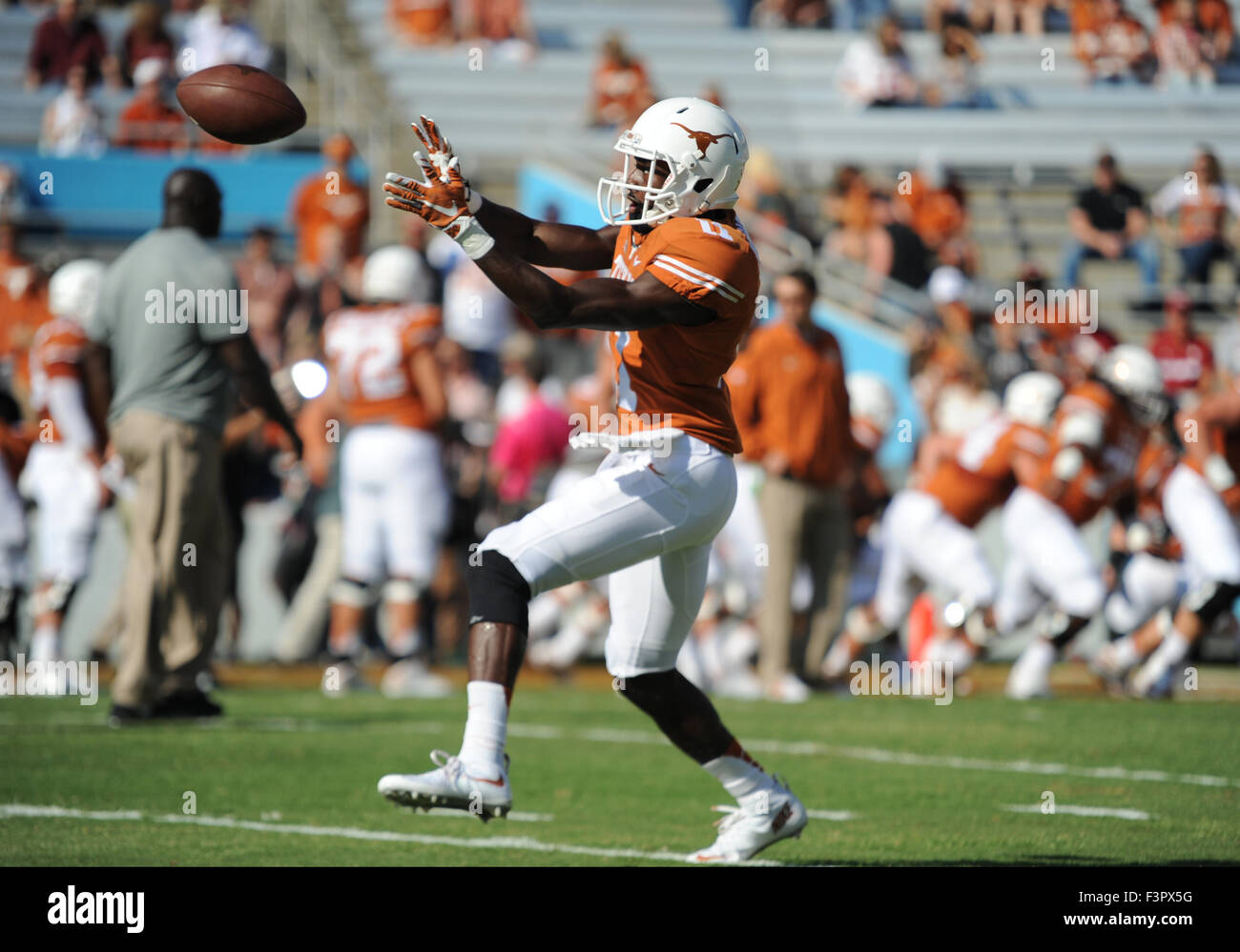 October 10, 2015: Texas Longhorns wide receiver Jacorey Warrick #11 in ...