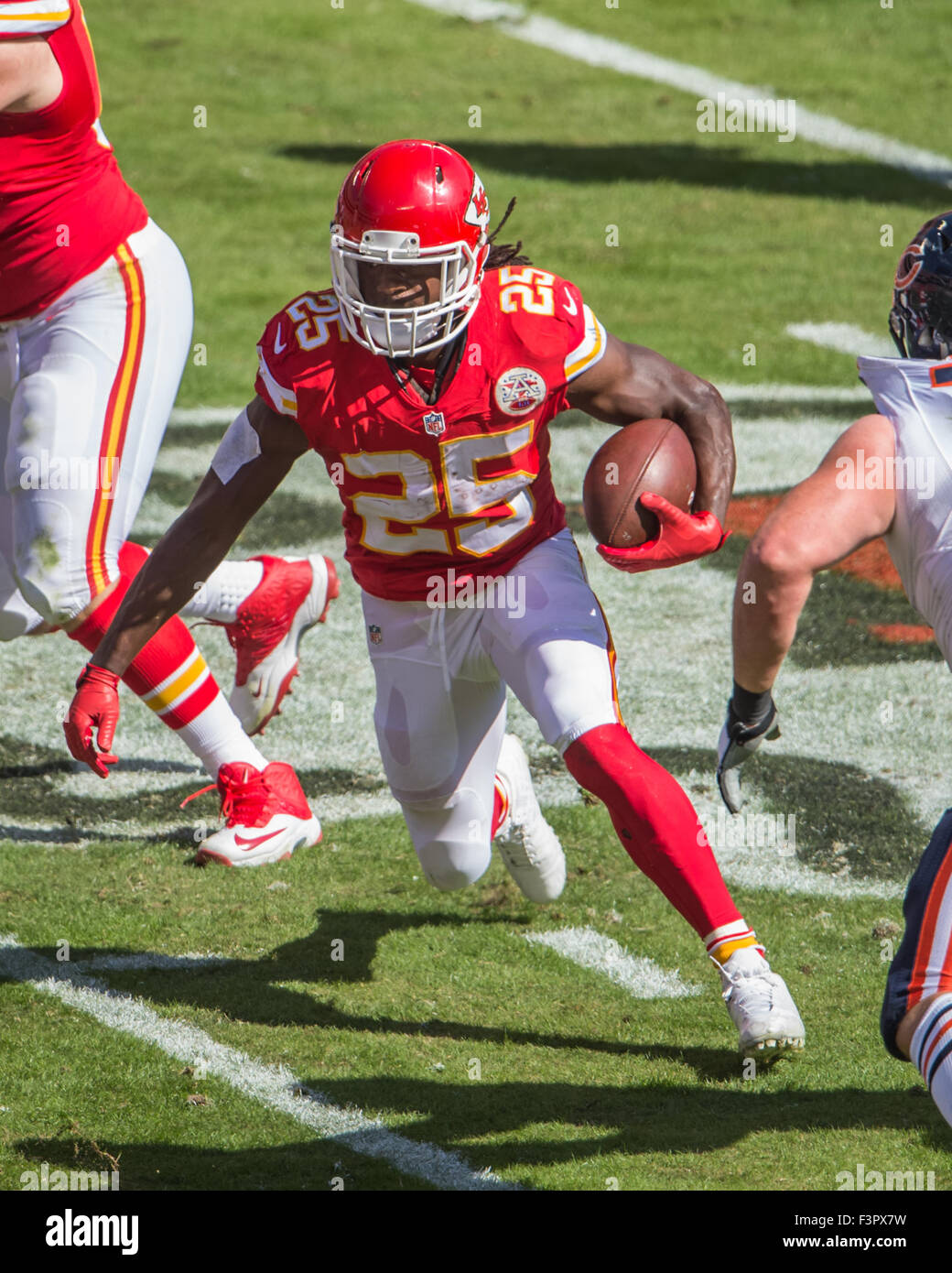 OCT 11, 2015:.Kansas City Chiefs RB #25 running through a hole during ...