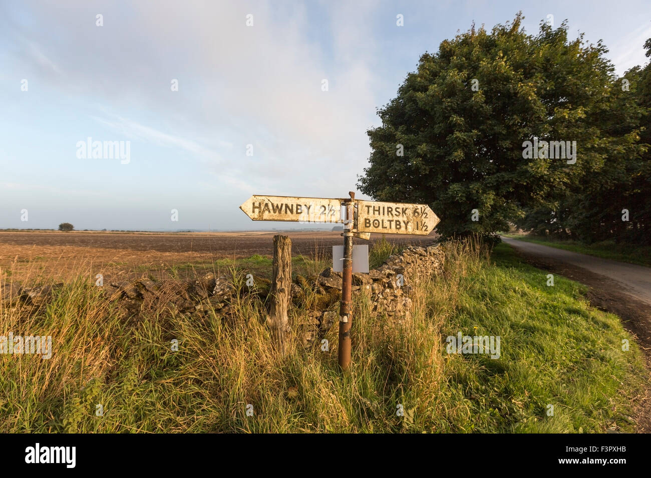 Rural Road Sign Uk High Resolution Stock Photography and Images - Alamy