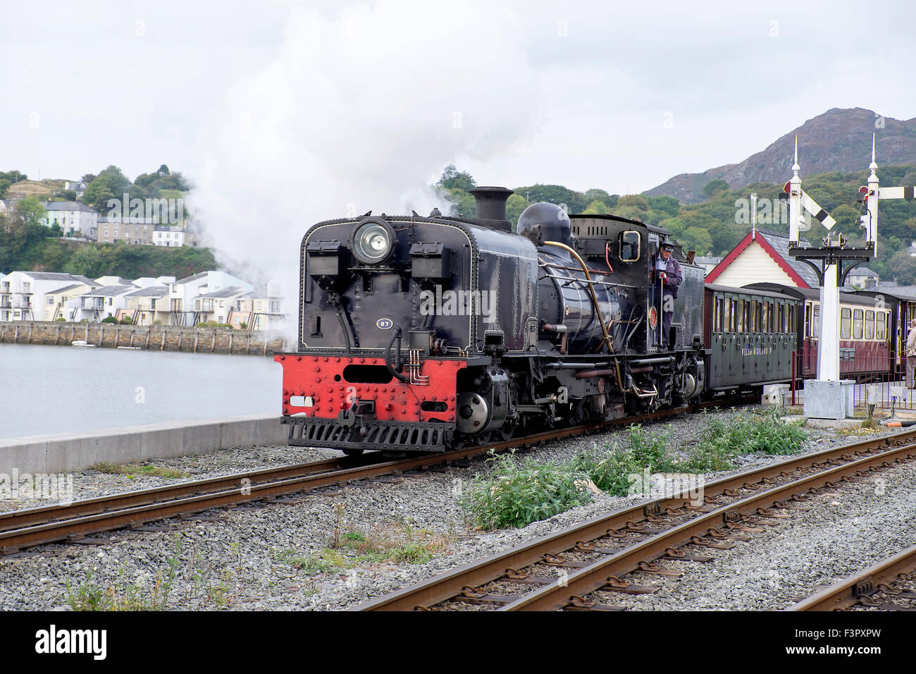 Victorian Steam On the welsh coast, Victorian weekend, porthmadog Stock ...