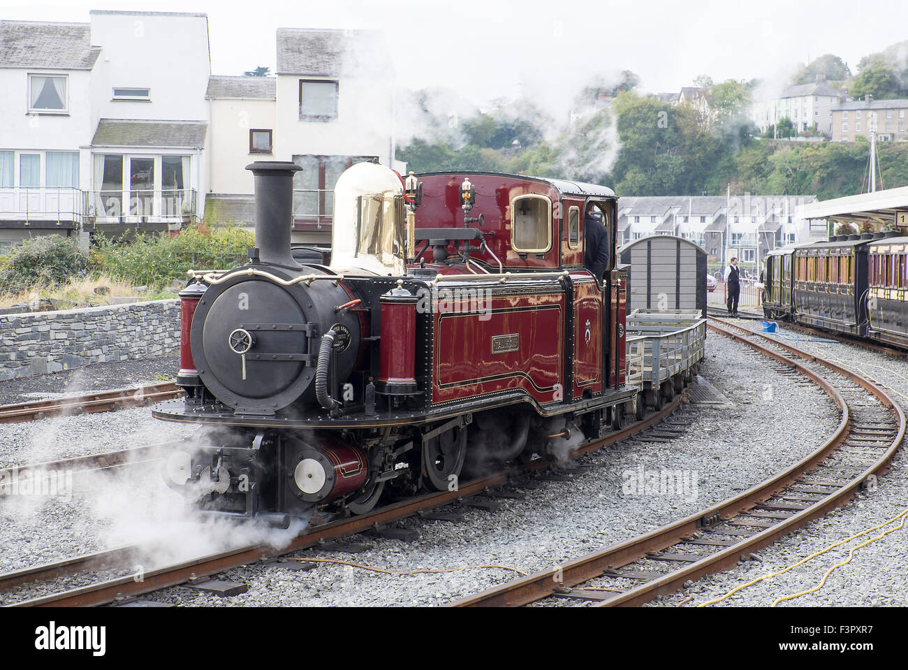 Welsh highland mountain railway hi-res stock photography and images - Alamy