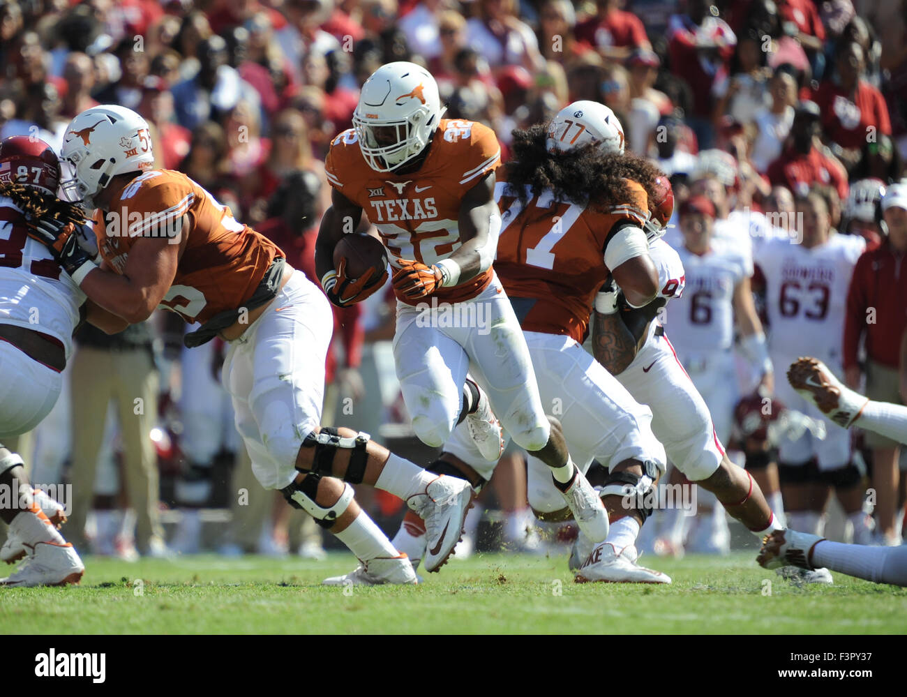 October 10, 2015: Texas Longhorns running back Johnathan Gray #32 in ...