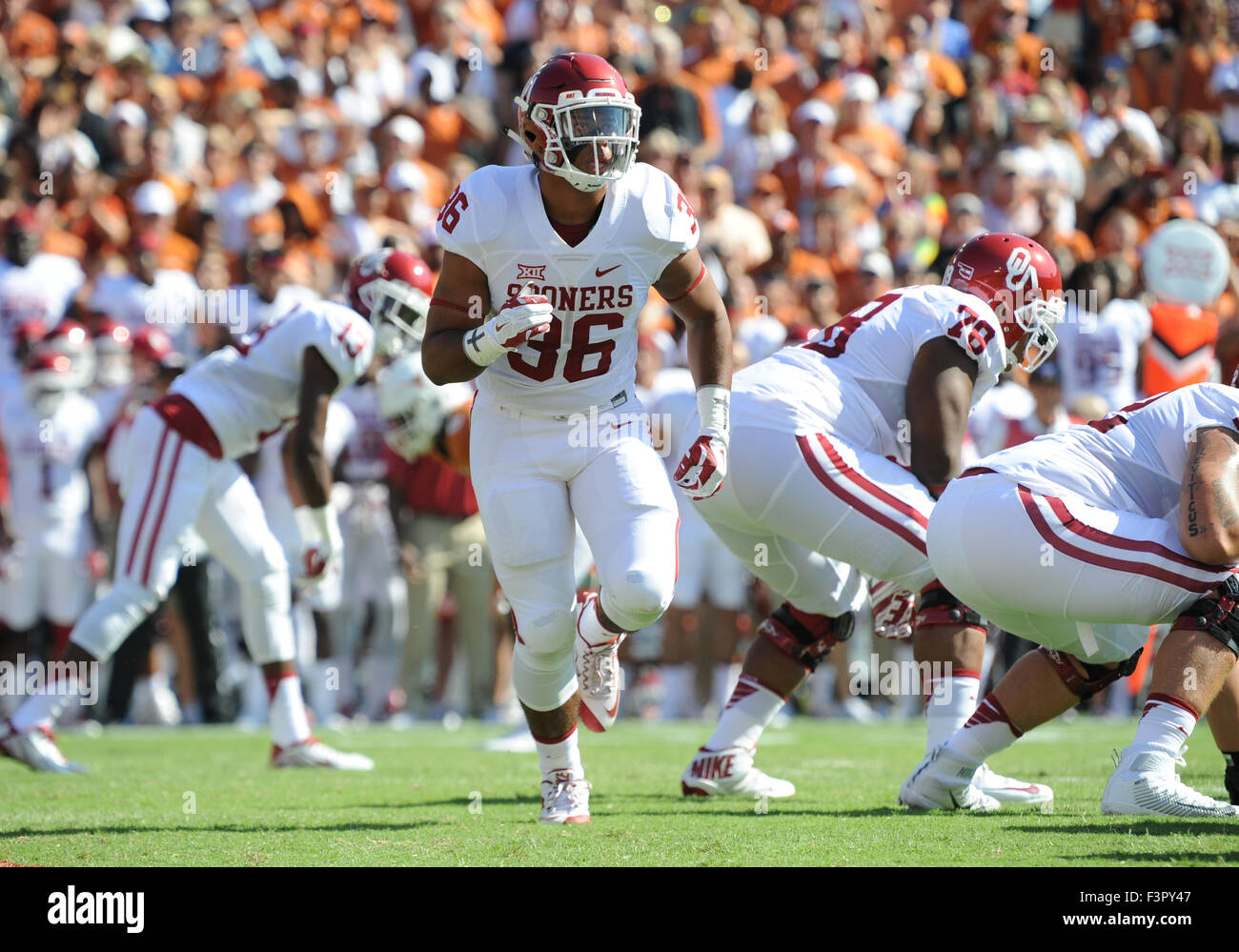 October 10, 2015: Oklahoma Sooners fullback Dimitri Flowers #36 in the ...