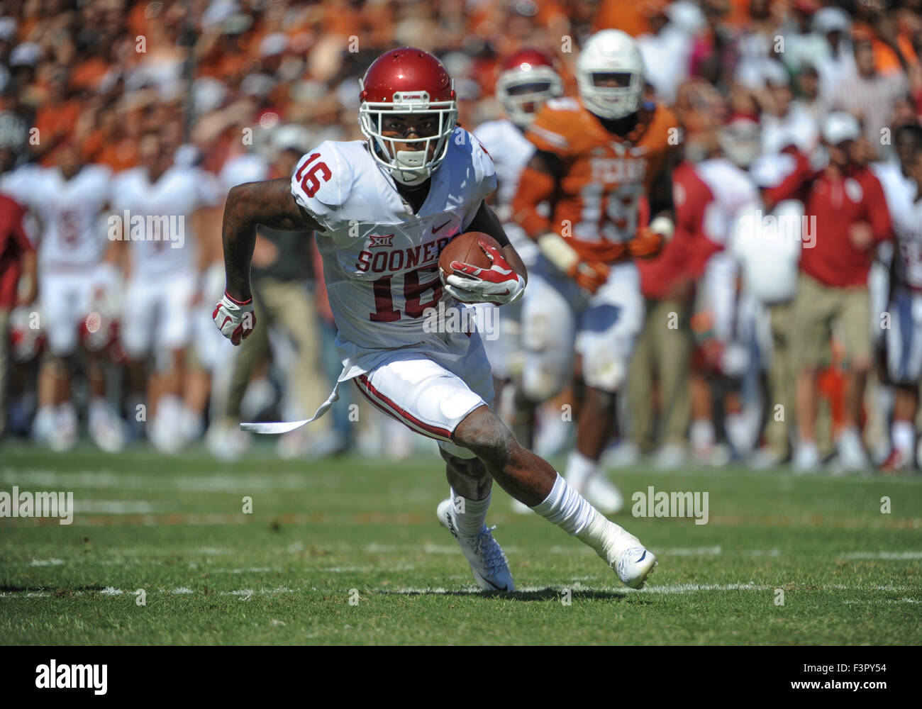 October 10, 2015: Oklahoma Sooners wide receiver Michiah Quick #16 ...