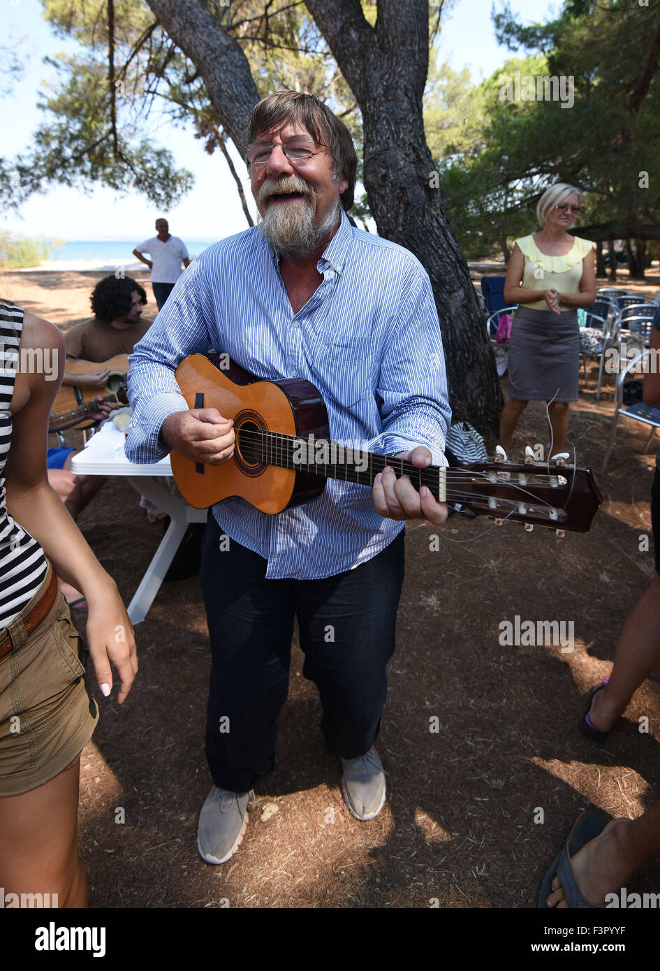 The famous professor and composer Nigel Osborne organizes a musical ...