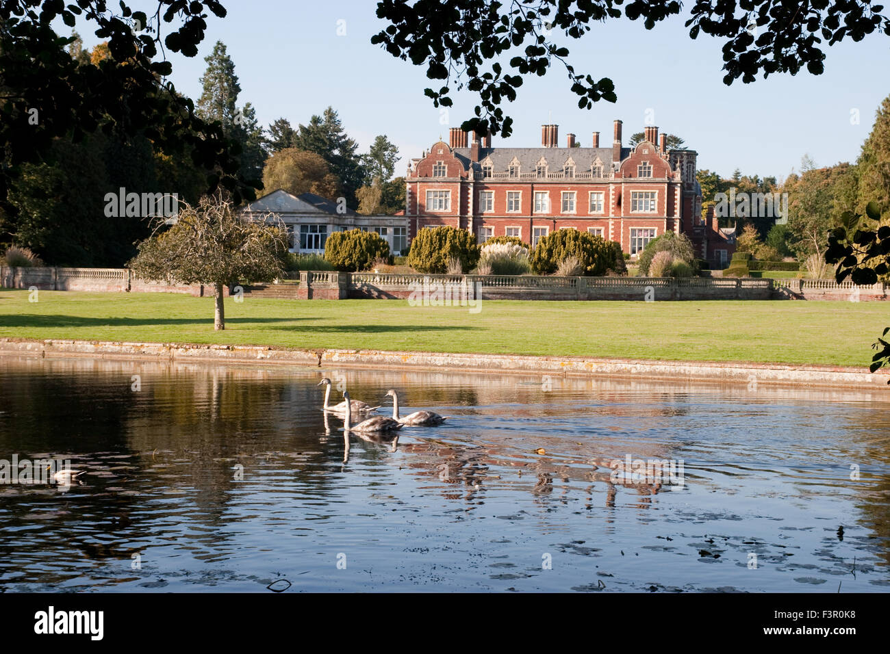Lynford lake hi-res stock photography and images - Alamy