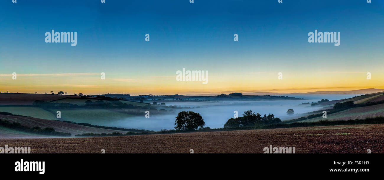 Morning mist over Stokeinteignhead Stock Photo - Alamy