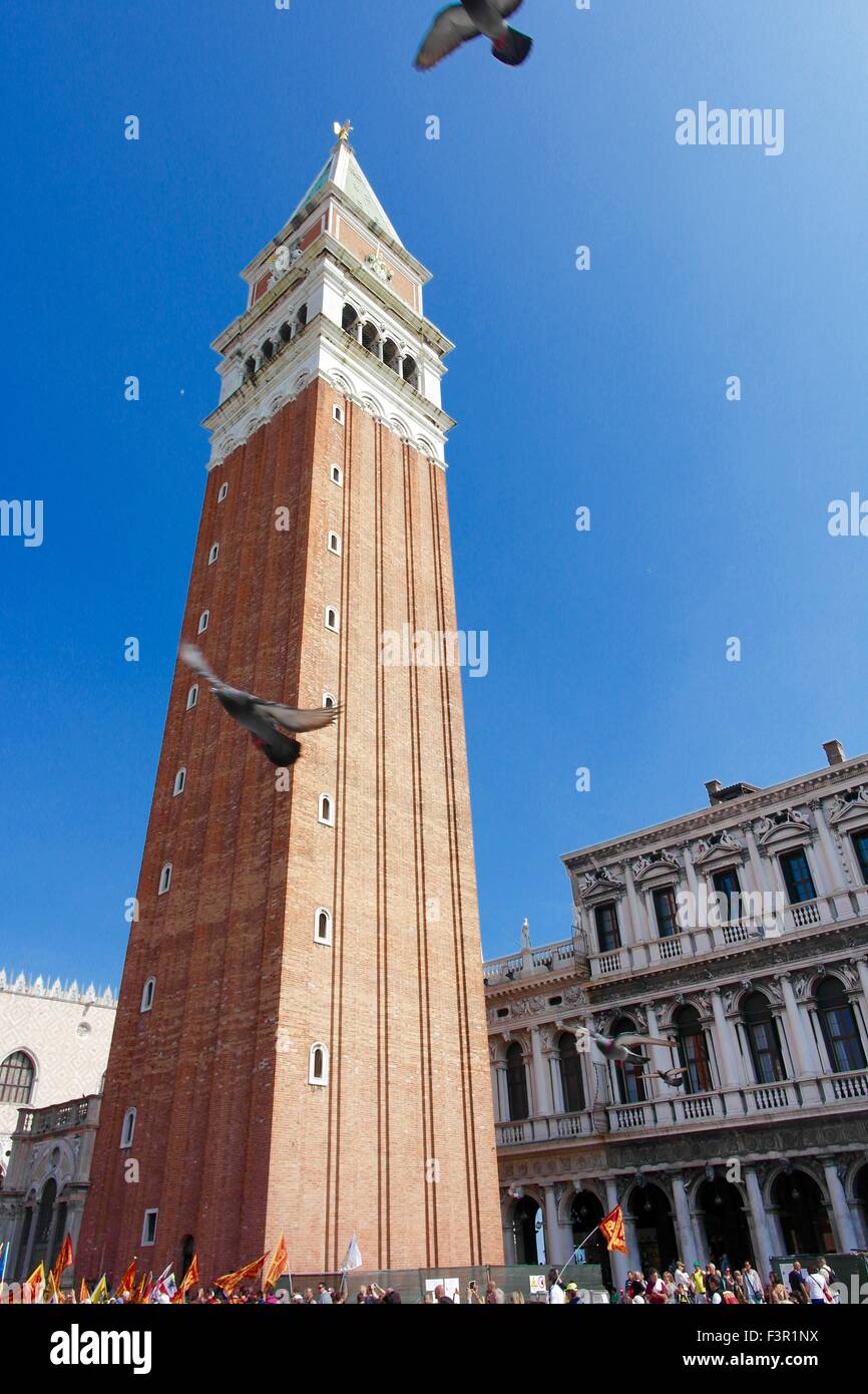 The iconic tower hi-res stock photography and images - Alamy
