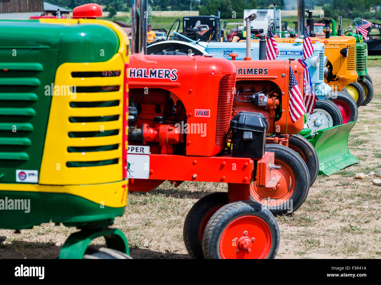 Tractor tractors vintage antique hi-res stock photography and images ...