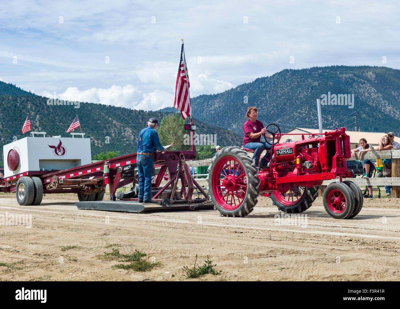 Tractor Pull Compete High Resolution Stock Photography and Images - Alamy