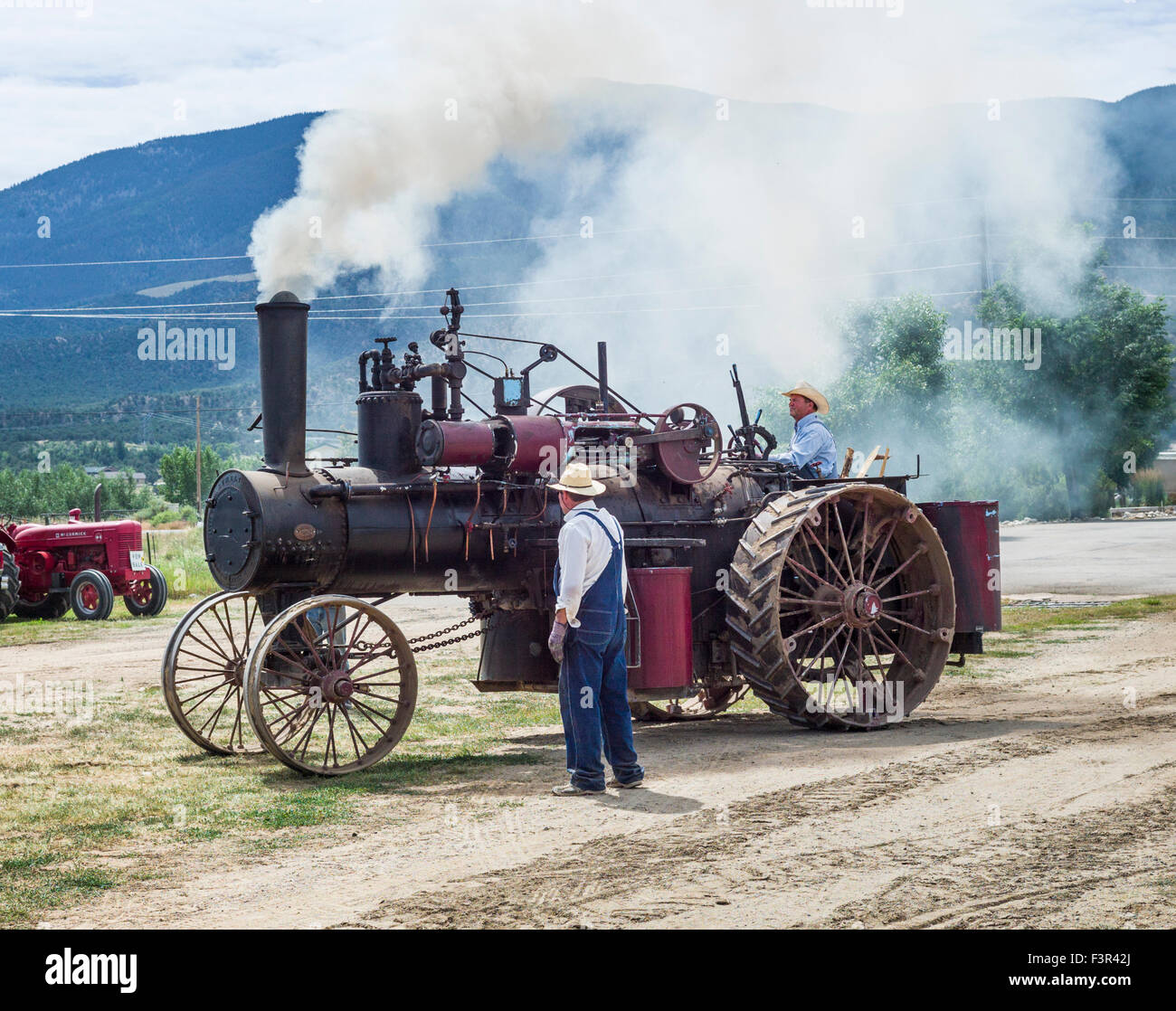 Vintage steam tractor hi-res stock photography and images - Alamy